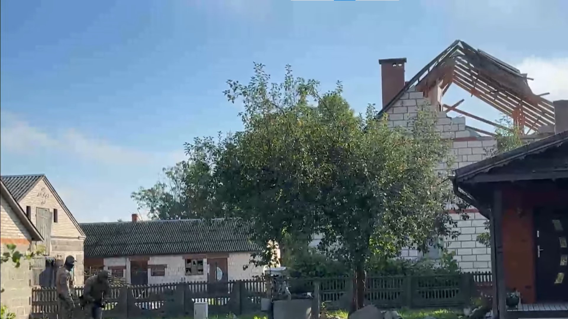 Dron spadł na dom w Wyrykach. Wiadomo, co z rodziną. Zyciepl